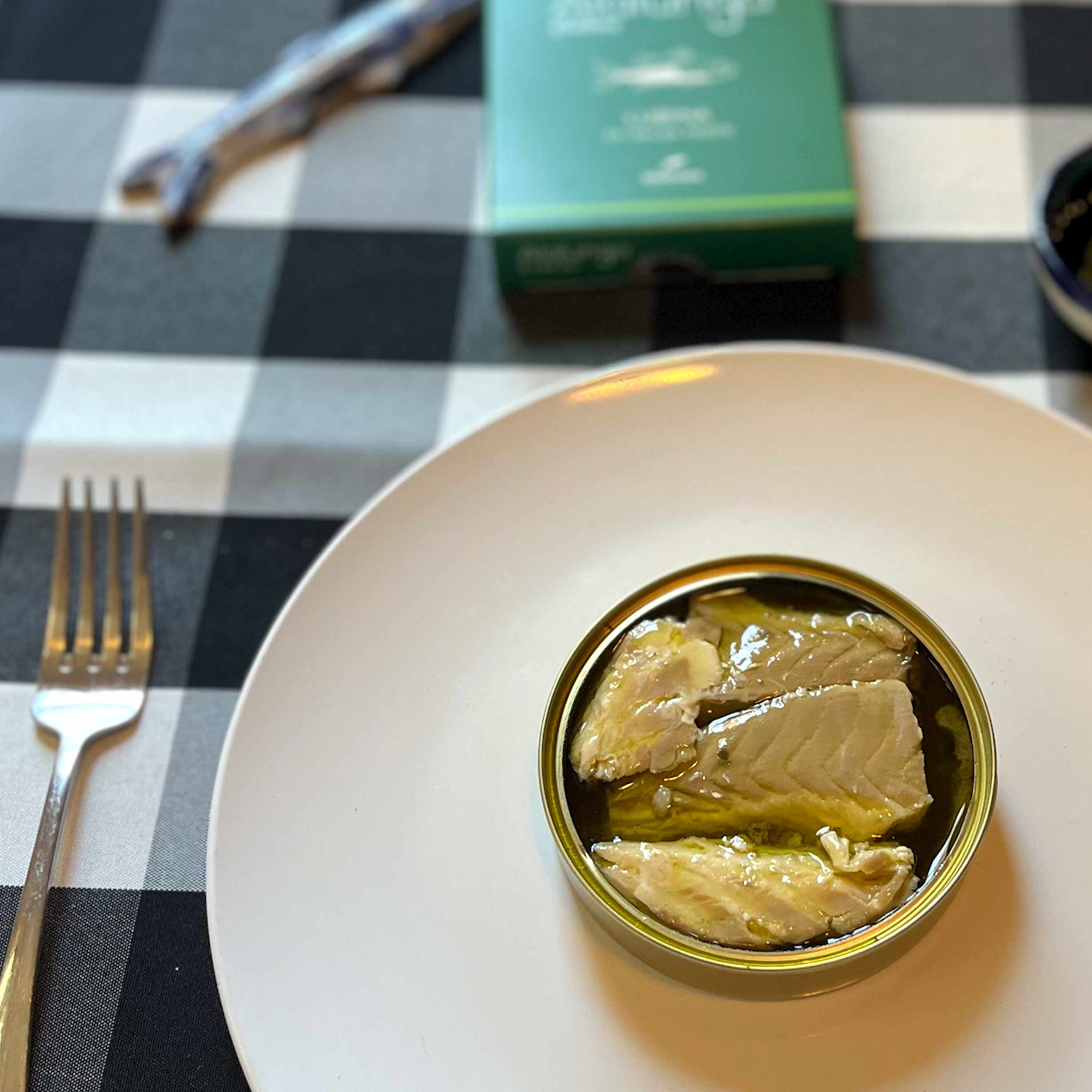 Artesanos Alalunga Sea Bass with Pesto – Lata